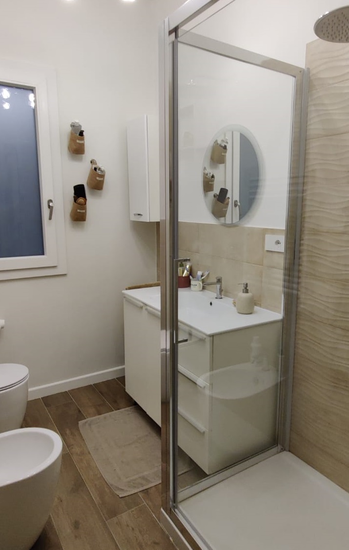 Arredare un piccolo bagno: soluzioni semplici e pratiche per ...